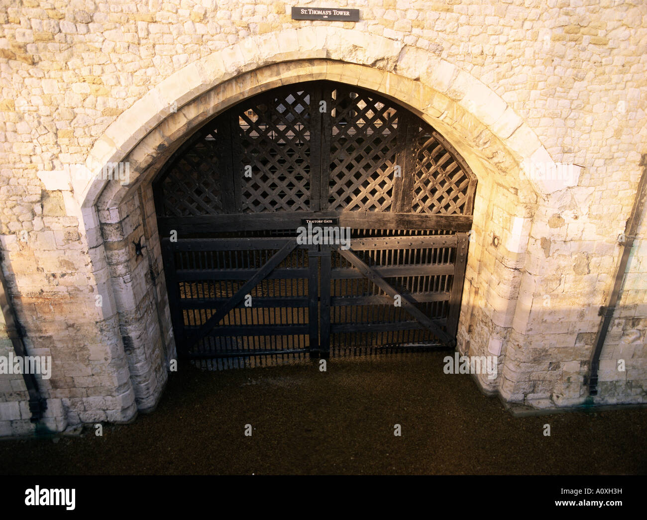 Tower of london traitors gate hi-res stock photography and images - Alamy