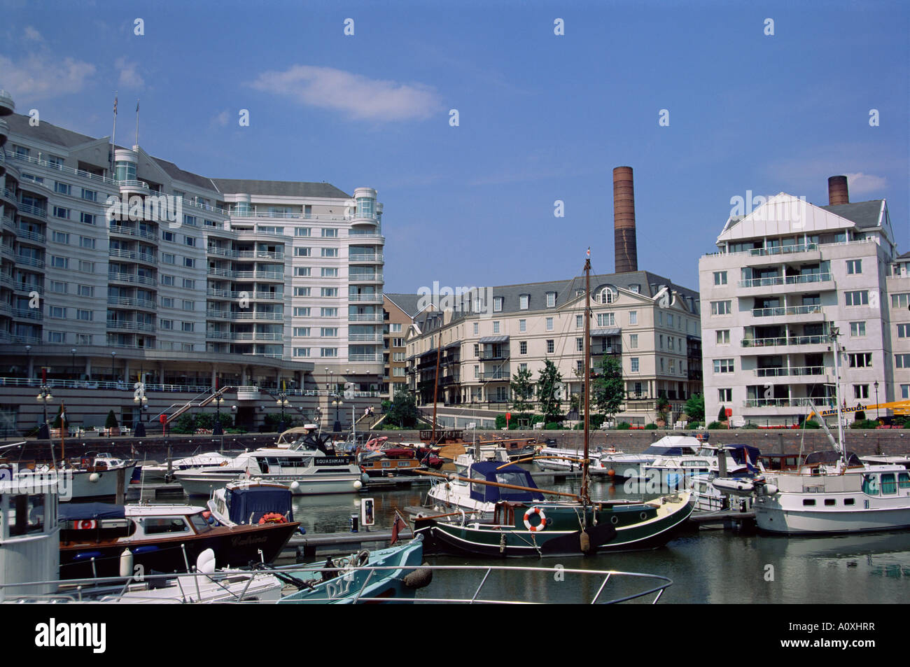 Chelsea harbour harbor hi-res stock photography and images - Alamy