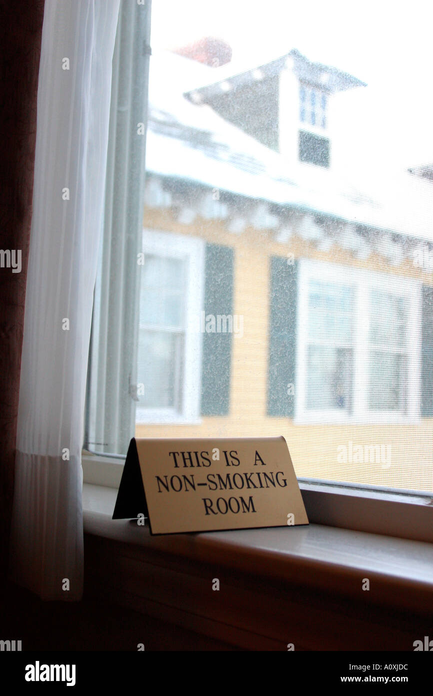 Non smoking room sign hi-res stock photography and images - Alamy