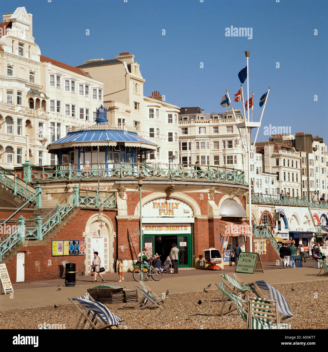 Brighton promenade hi-res stock photography and images - Alamy