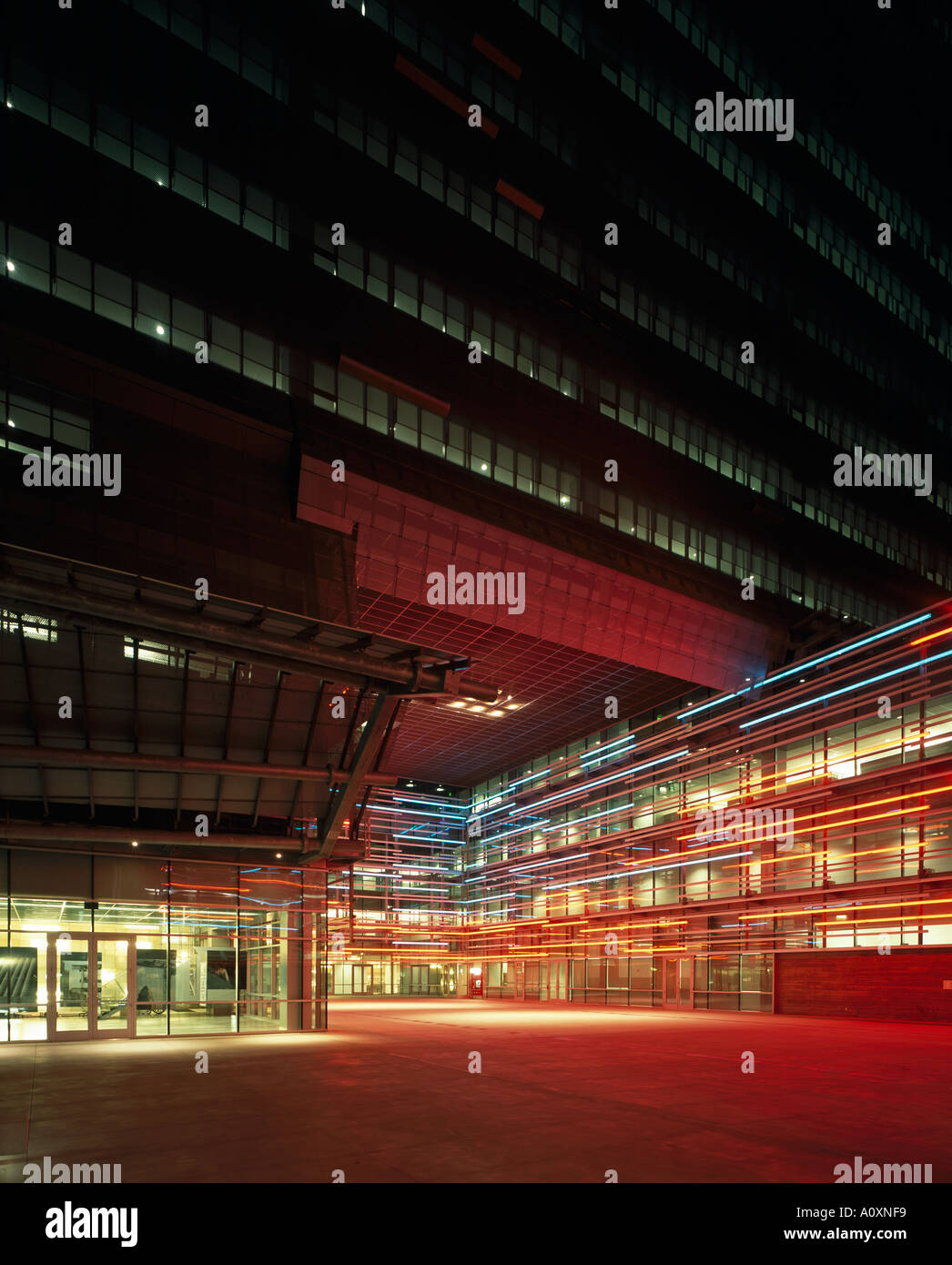 Caltrans Headquarters, Los Angeles, California, 2004. Entry plaza at ...