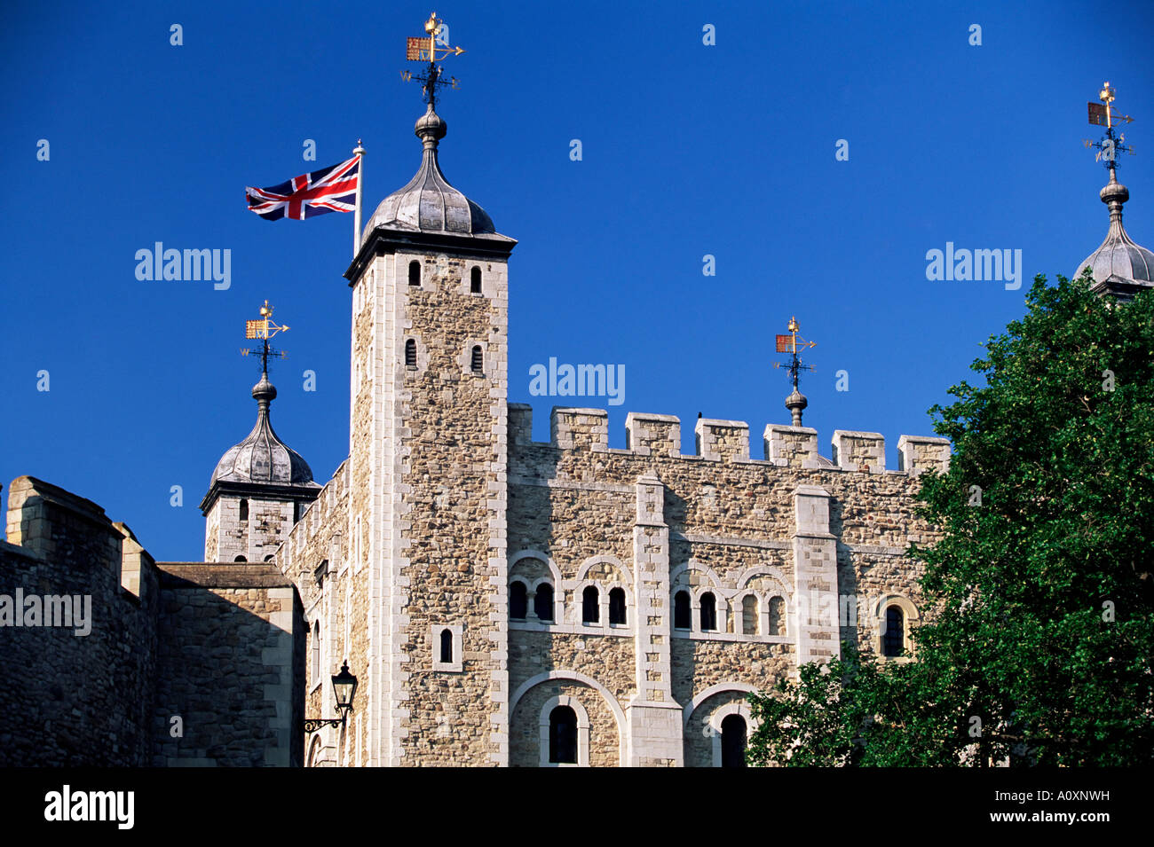 White tower tower of london hi-res stock photography and images - Alamy