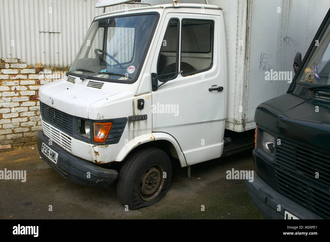 Delivery vans hi-res stock photography and images - Alamy