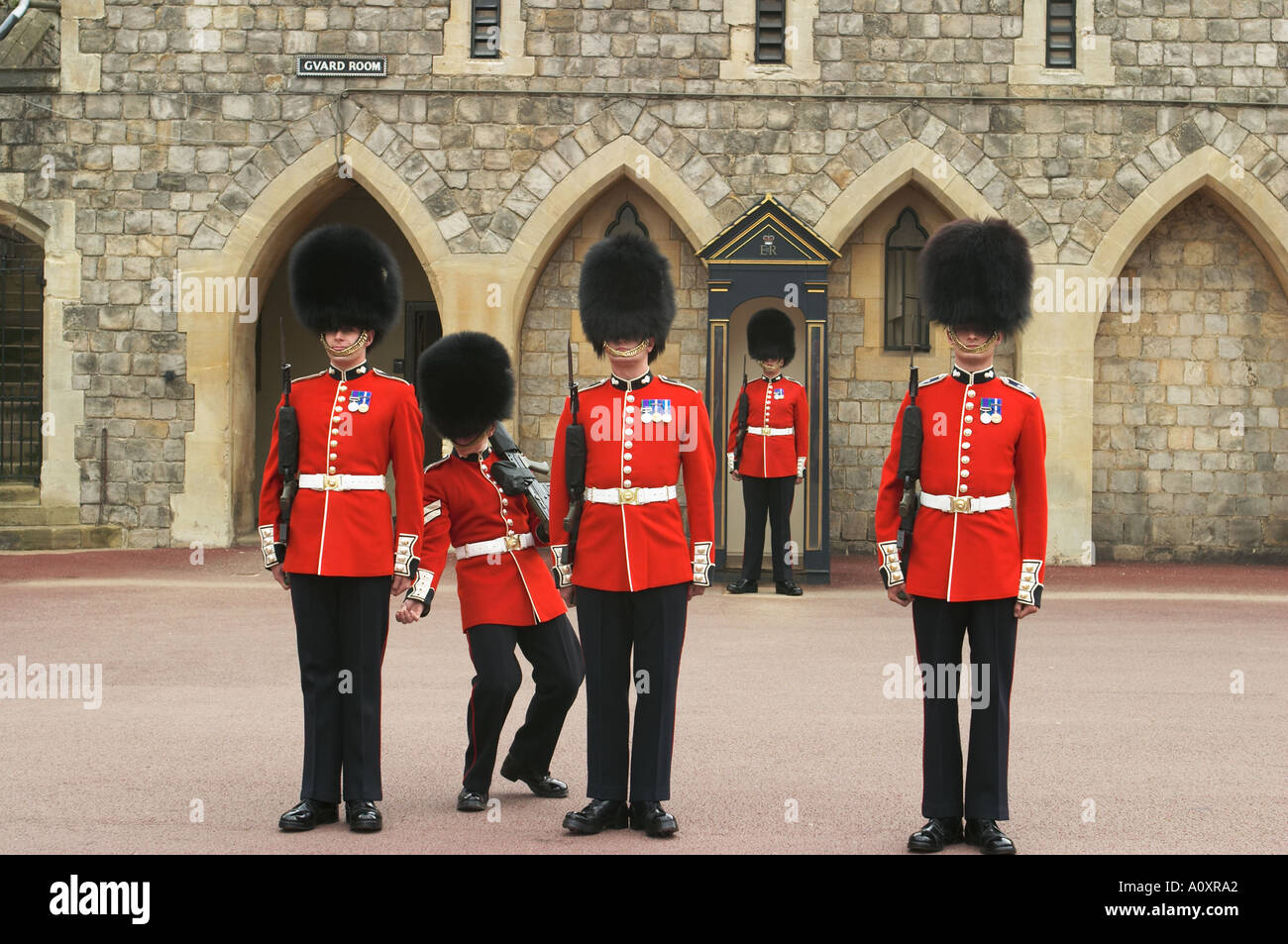 England windsor inspection queen guard hi-res stock photography and ...