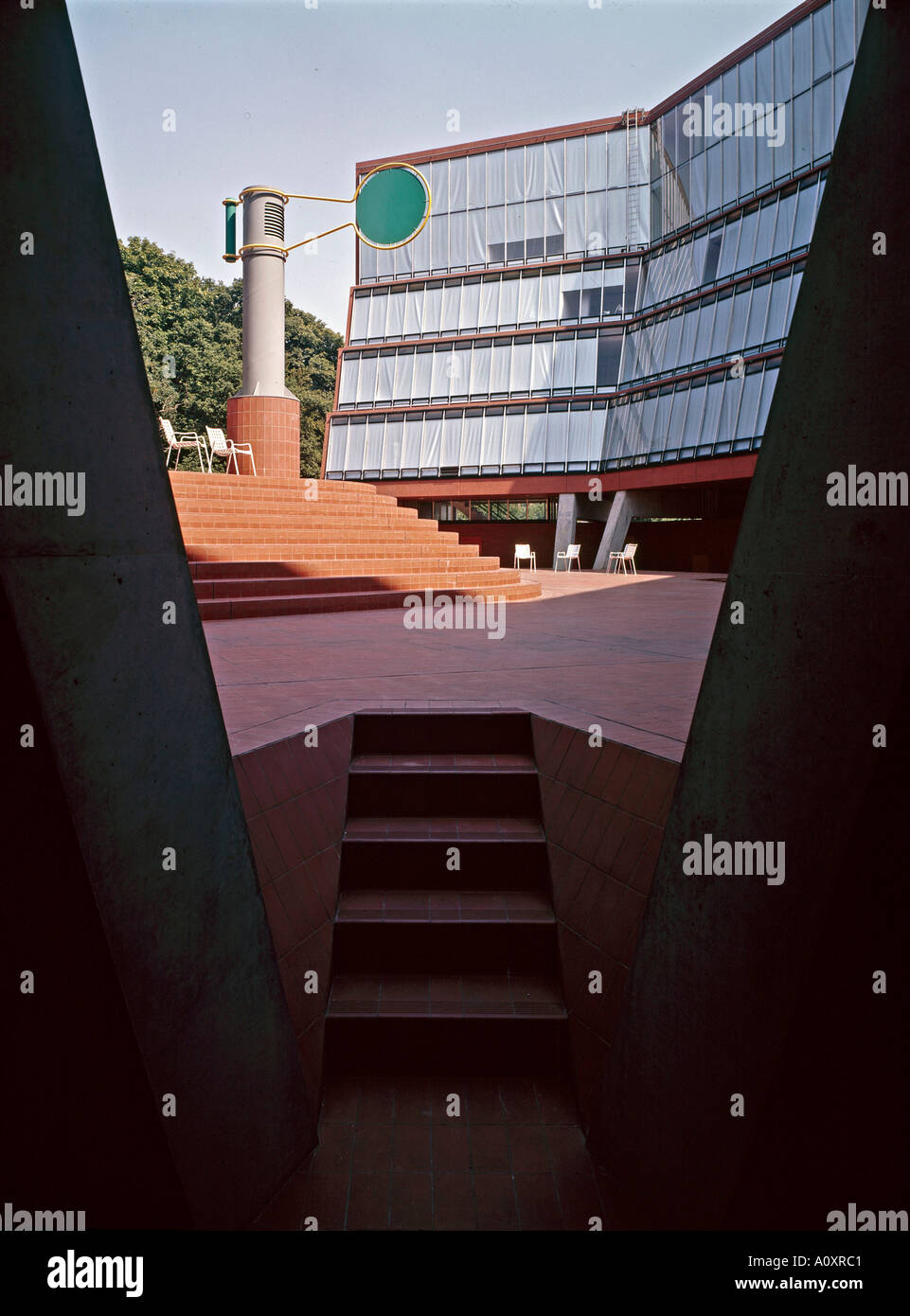 Florey Building, Queen's College, Oxford University, 1966-1971. Court ...