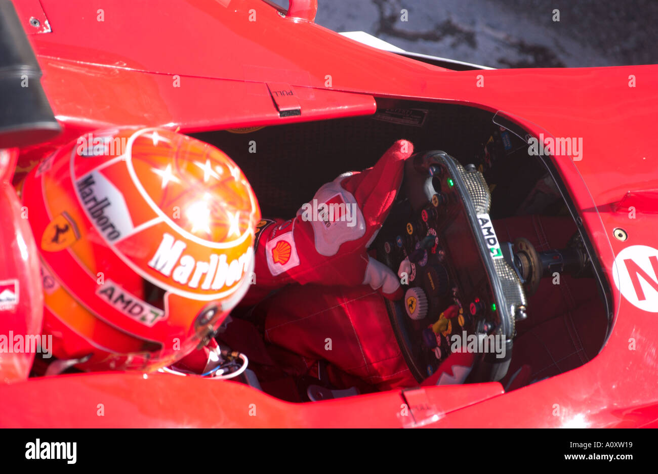 Steering Wheel Screens- Why did they go away from 2008-2013? : r/formula1