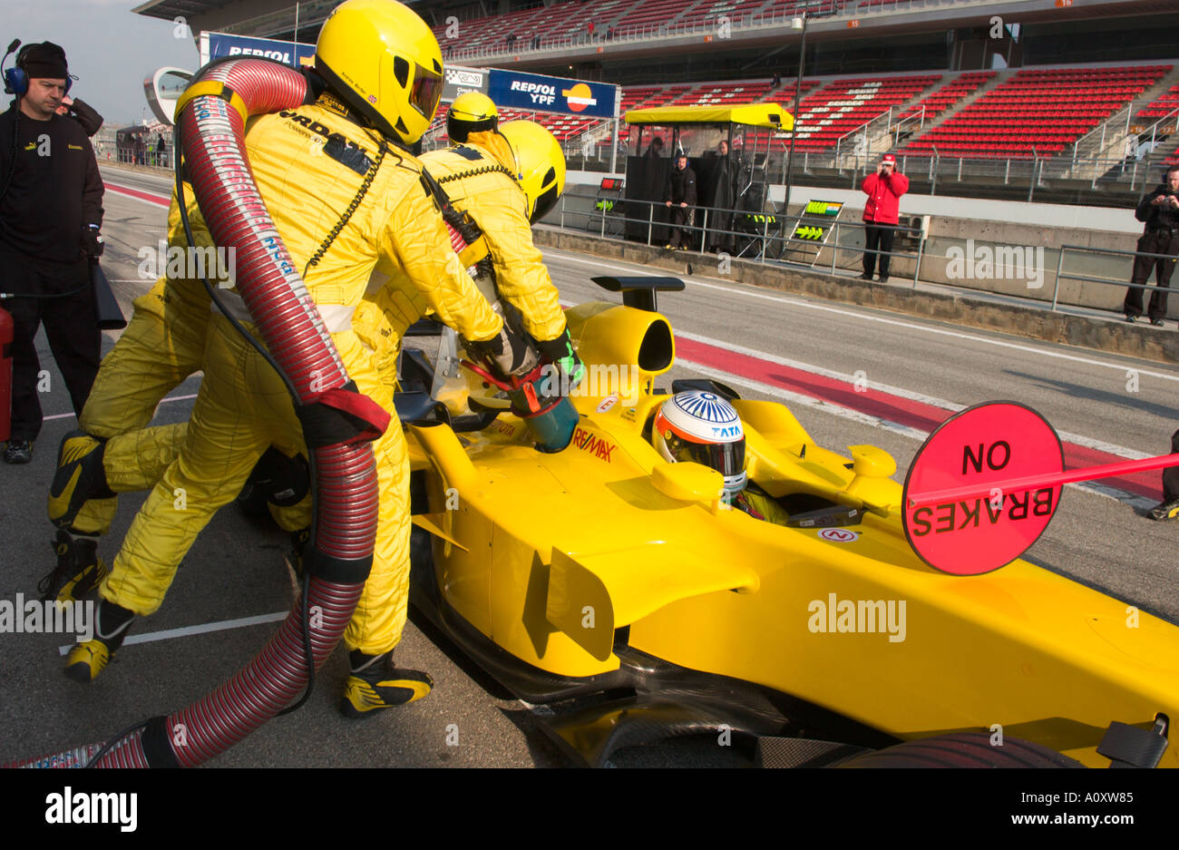 Fueling team hi-res stock photography and images - Alamy