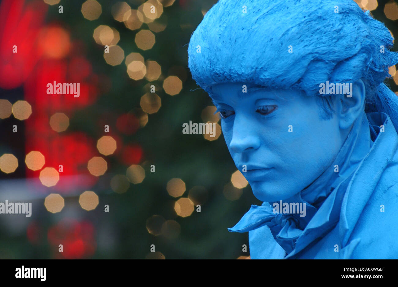 A human statue street performer in London's covent garden Stock Photo ...