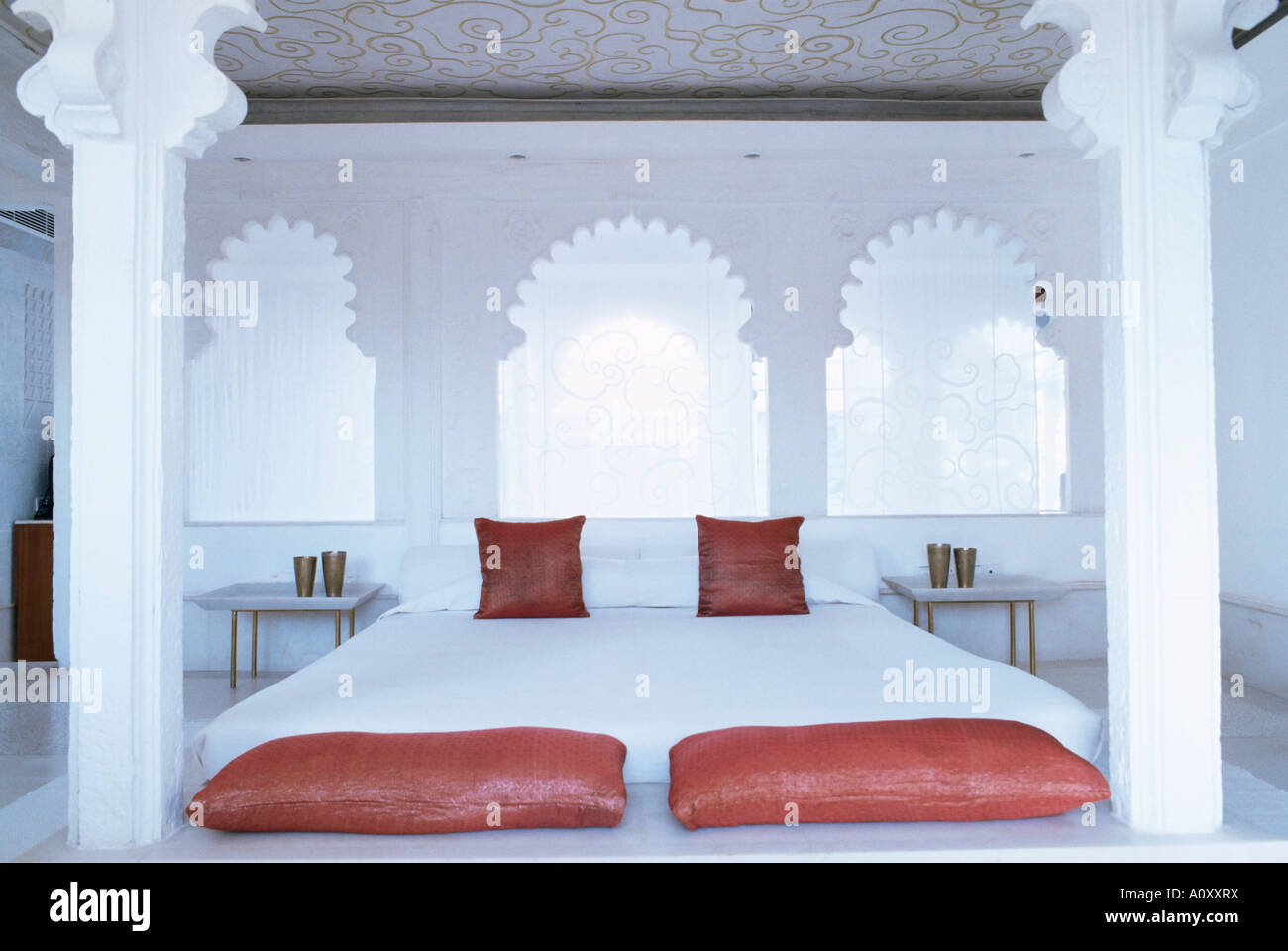 Bedroom suite with traditional cusped arches Devi Garh Fort Palace ...