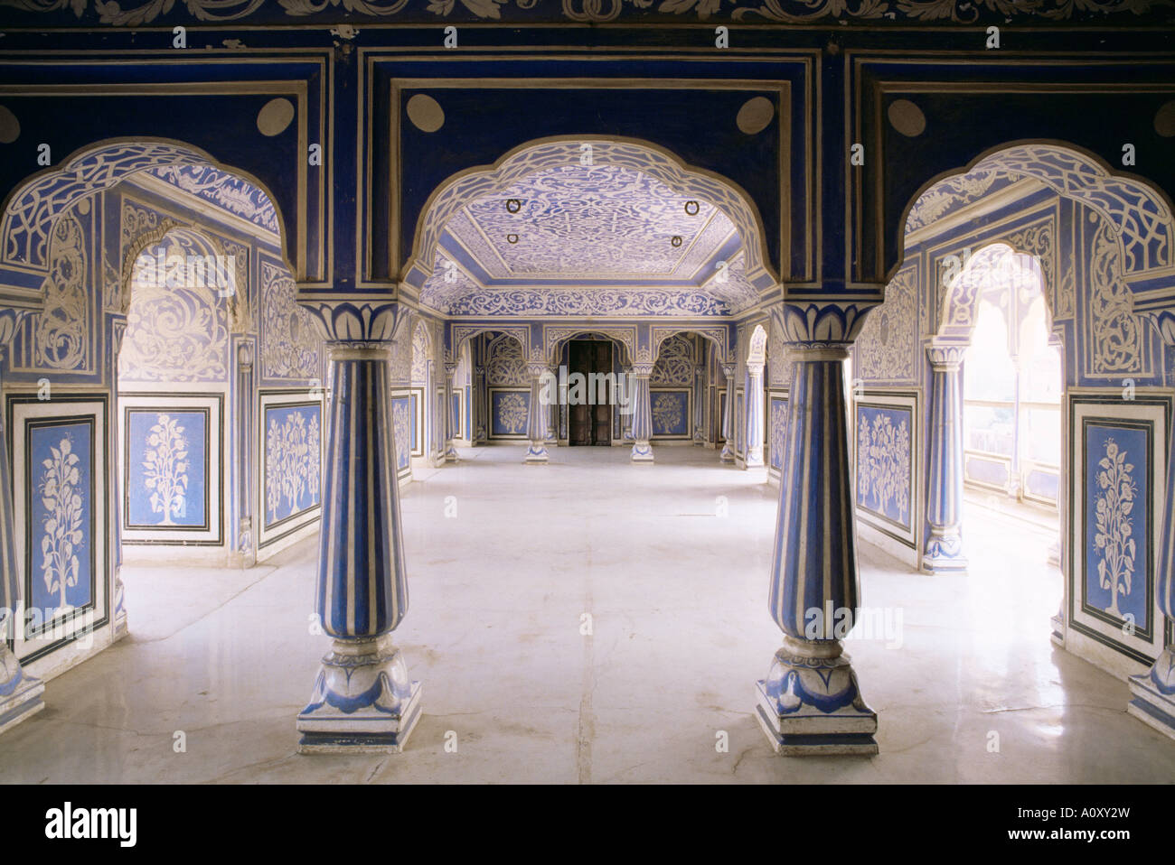 Chalk columns hi-res stock photography and images - Alamy