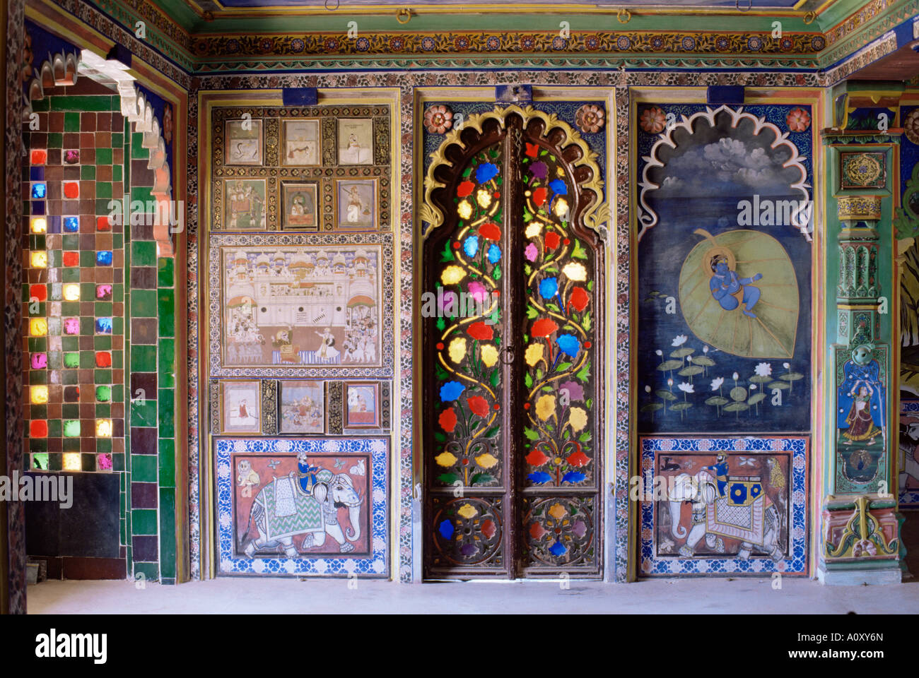 Juna Mahal old palace one of the finest examples of a painted palace ...