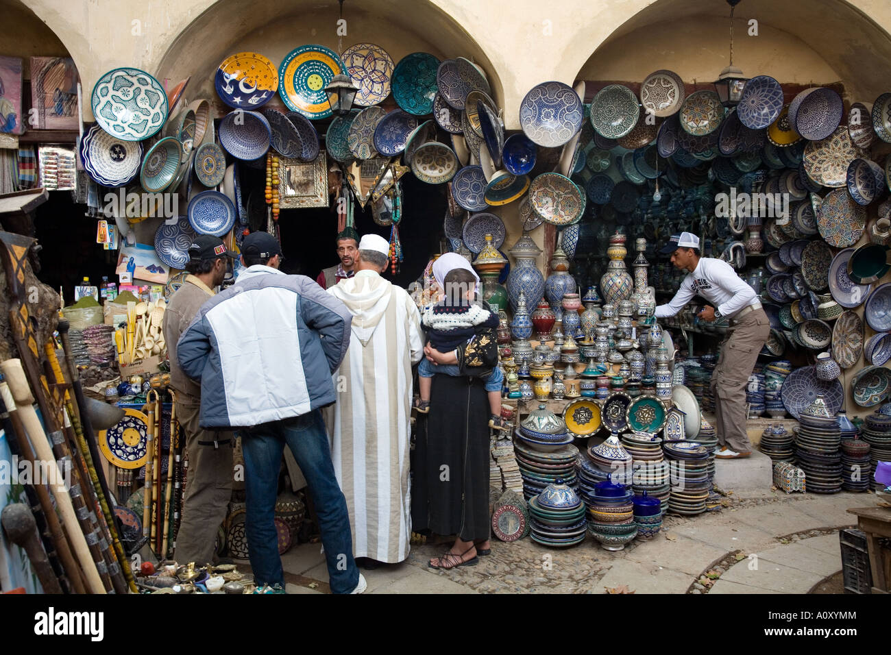 Blue fez pottery henna souq hi-res stock photography and images - Alamy