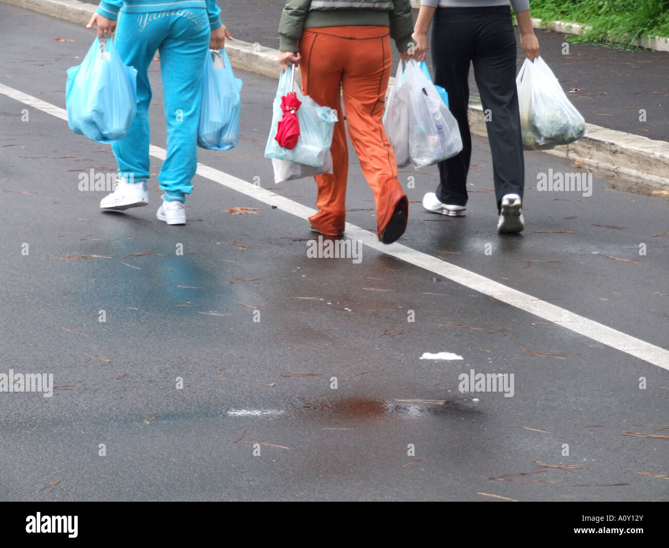 people with shopping bags Stock Photo - Alamy