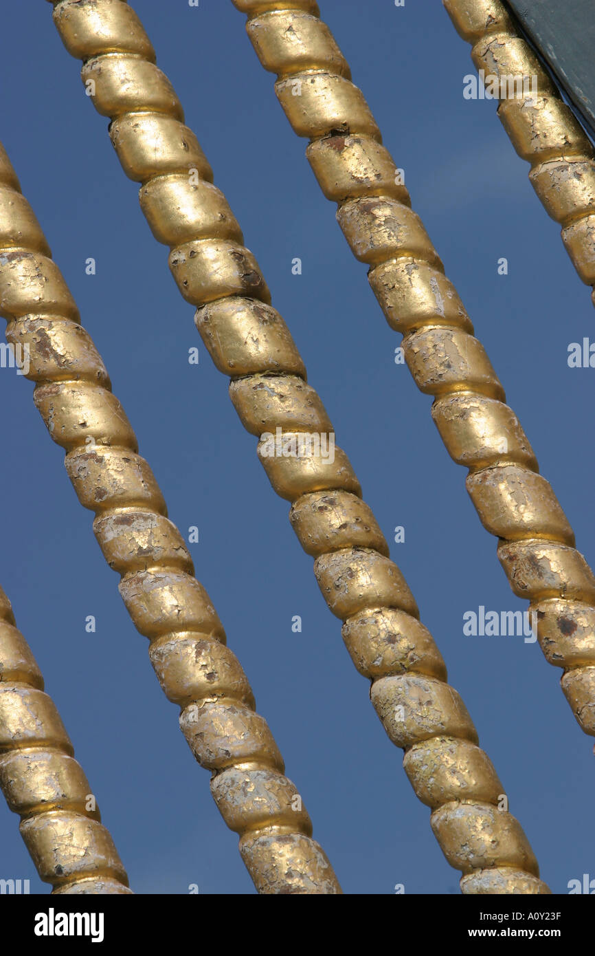 Twisted metal beams hi-res stock photography and images - Alamy