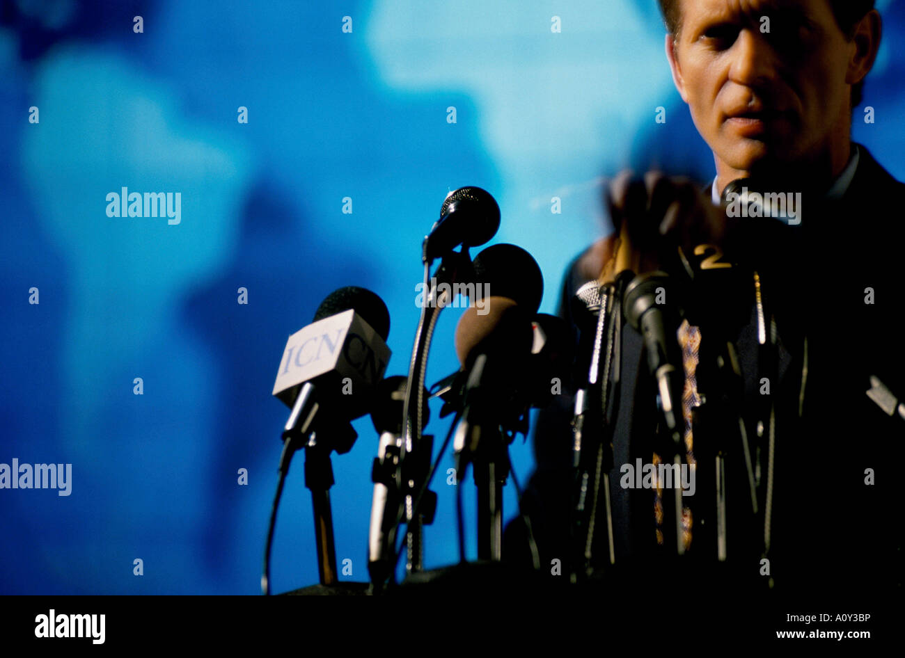 Businessman speaking at a podium Stock Photo - Alamy