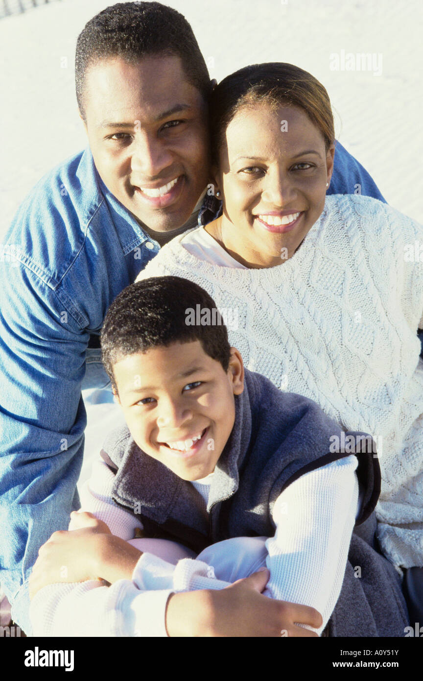 Portrait of parents smiling with their son Stock Photo - Alamy