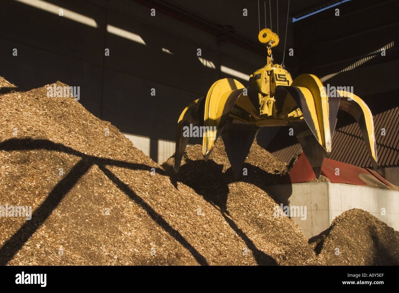 Claw winch hi-res stock photography and images - Alamy