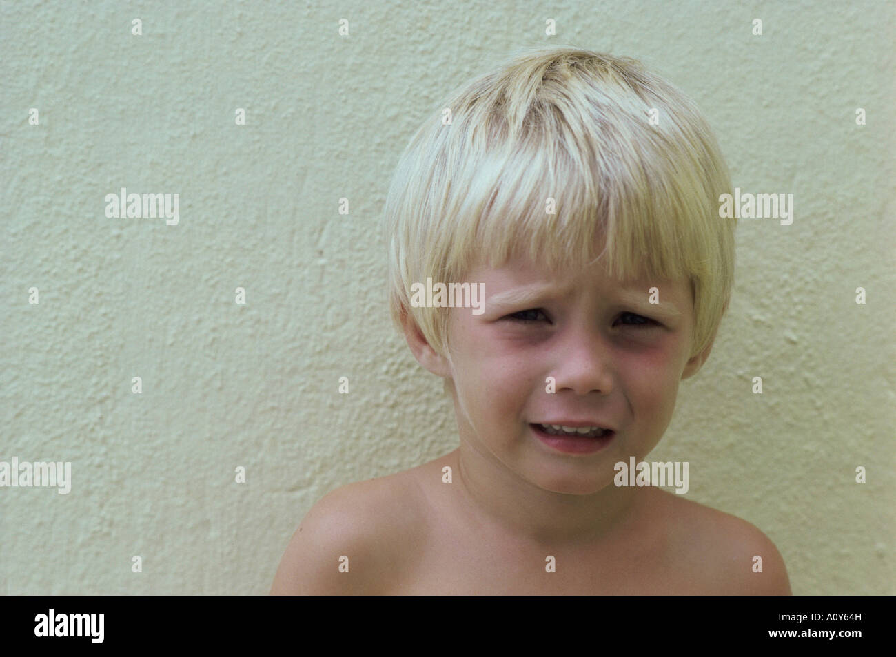 Portrait of a boy crying Stock Photo - Alamy