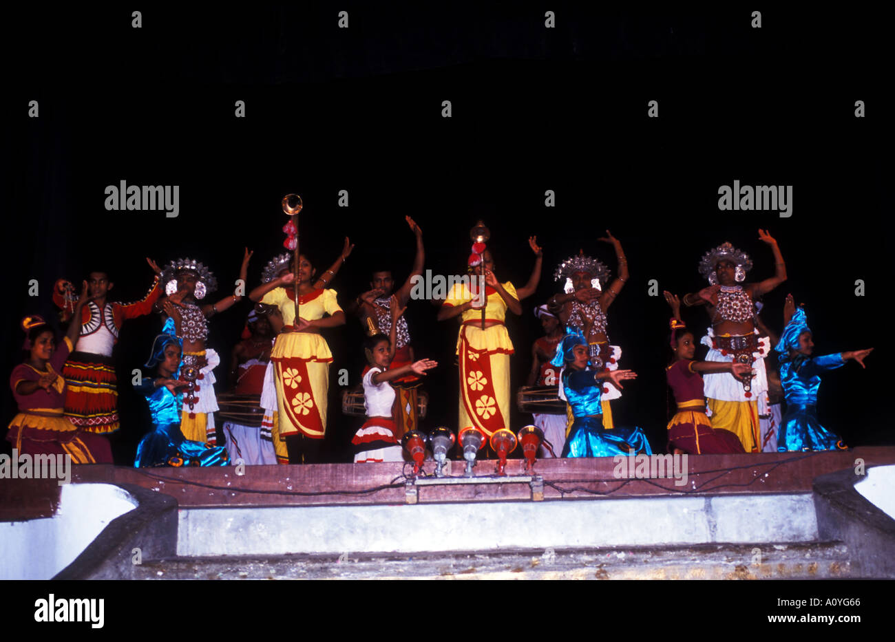 Sri Lankan dancing girls performs a traditional dance routine Stock ...