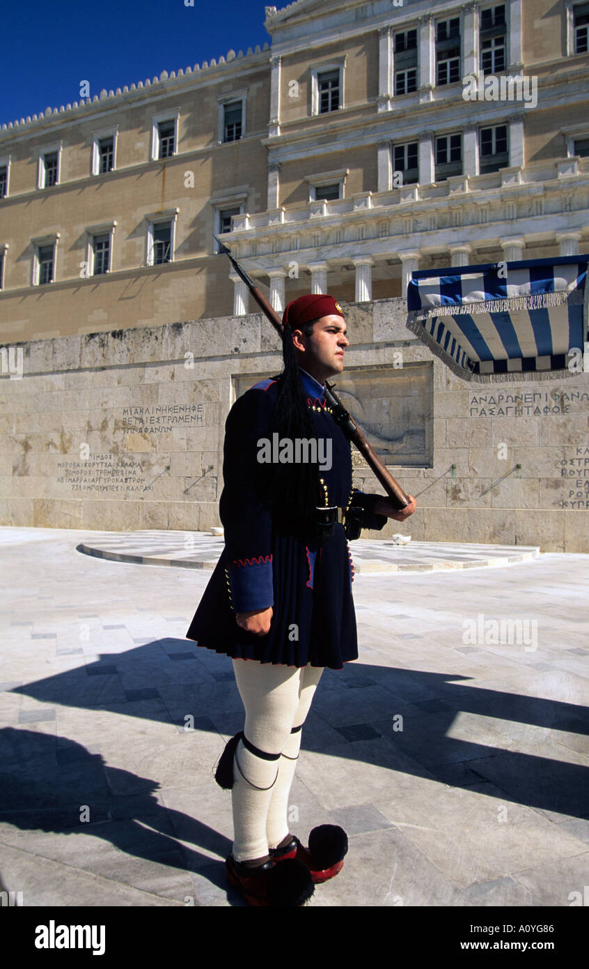 greece athens evzone soldier outside parliament vouli Stock Photo - Alamy