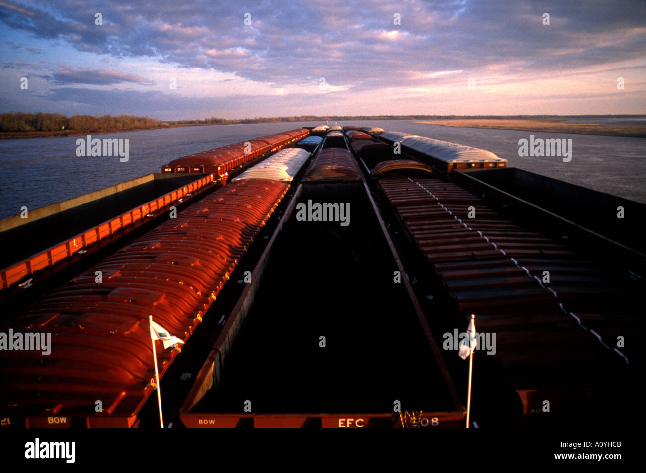 Tow barges hi-res stock photography and images - Alamy