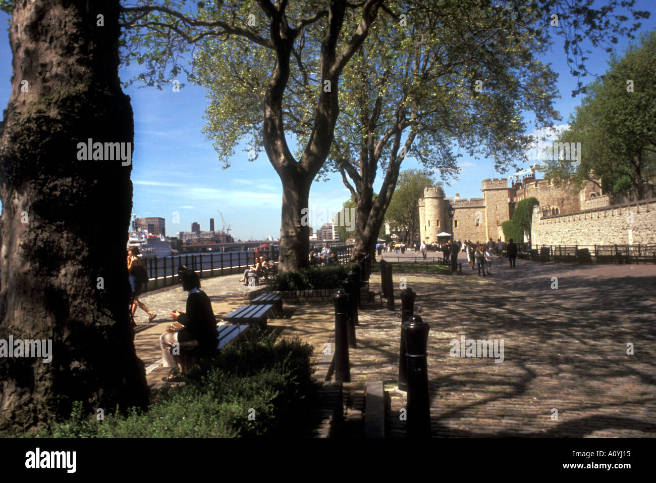The outer walls of the Tower of London Stock Photo - Alamy