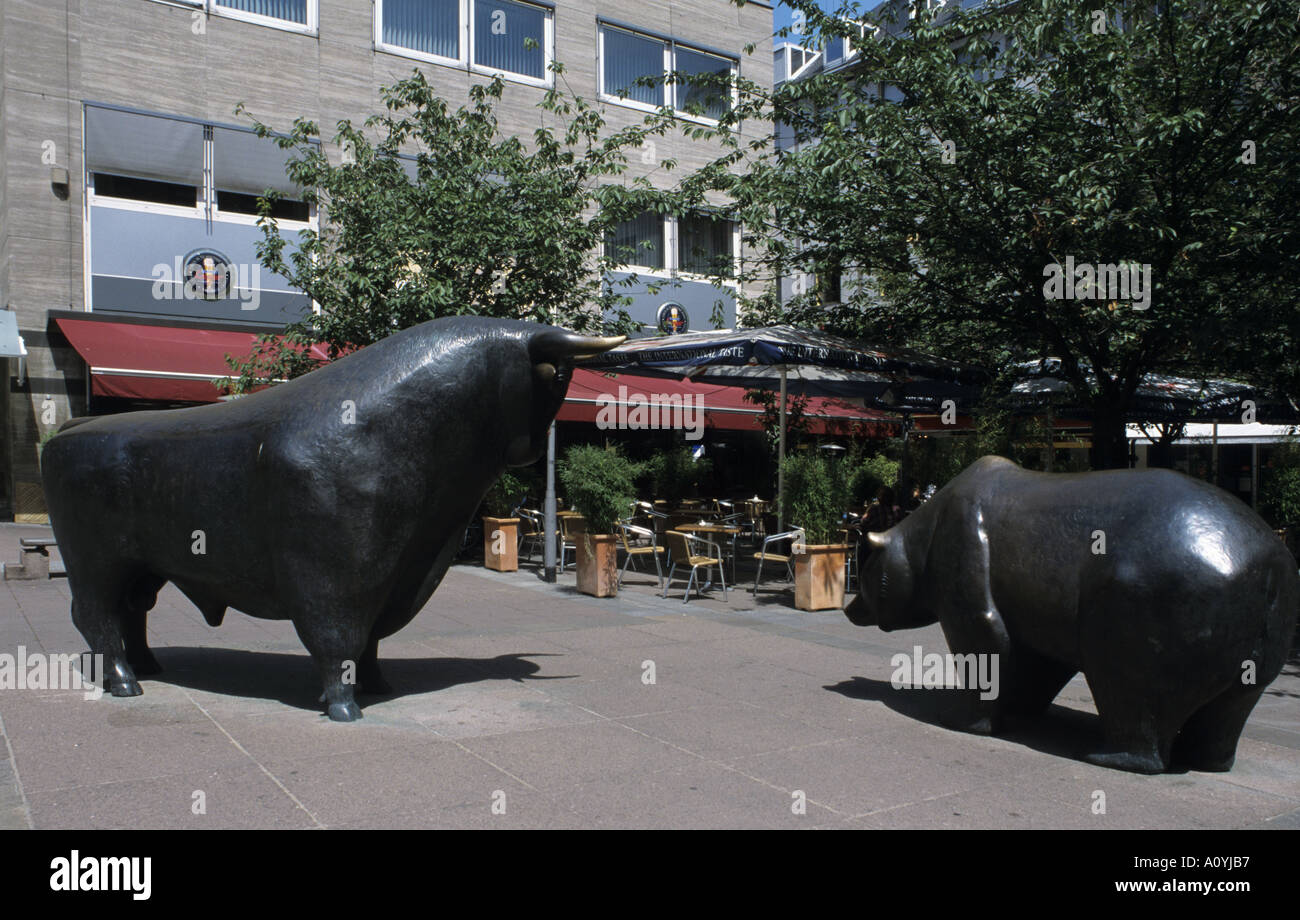 Bull and baer hi-res stock photography and images - Alamy