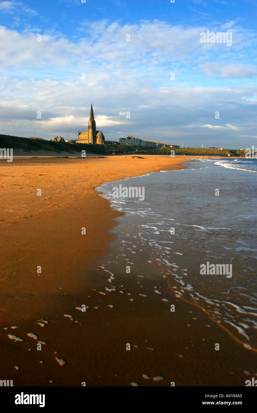 Tynemouth beach coastline tourism hi-res stock photography and images ...