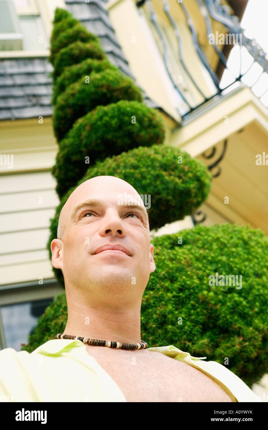 Man standing sculpture hi-res stock photography and images - Alamy