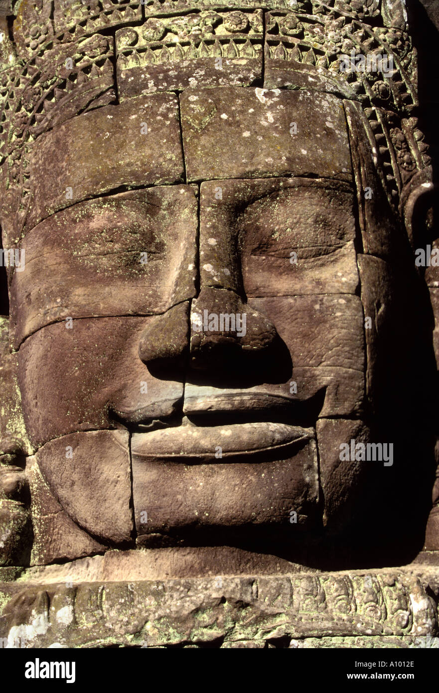 angkor wat face carving Stock Photo - Alamy