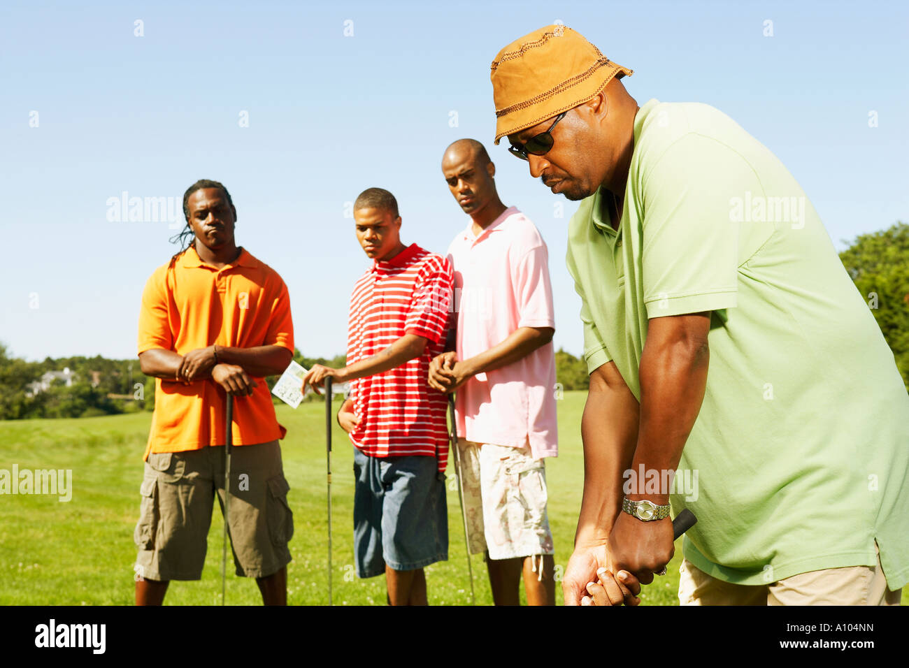 Father son playing golf hi-res stock photography and images - Alamy