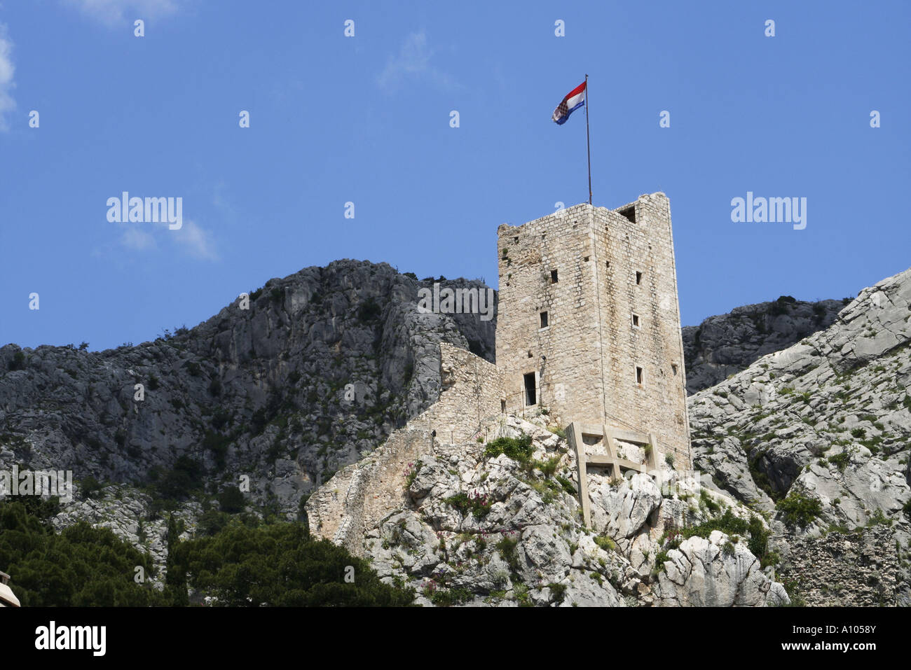 Hilltop fort Omis Stock Photo - Alamy
