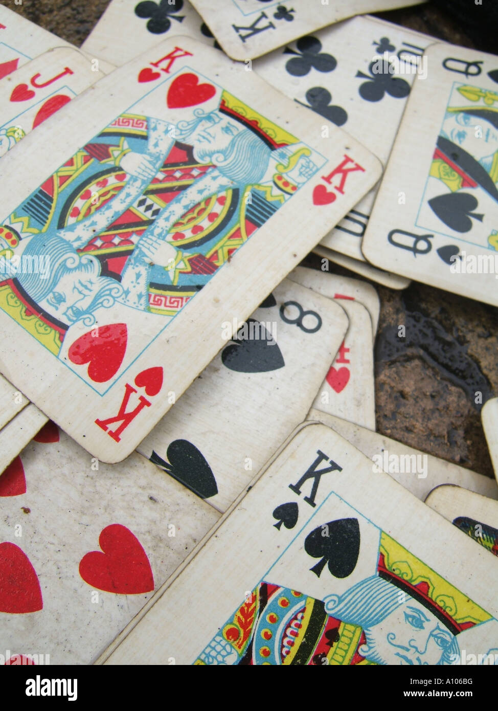 playing cards discarded on wet road Stock Photo - Alamy
