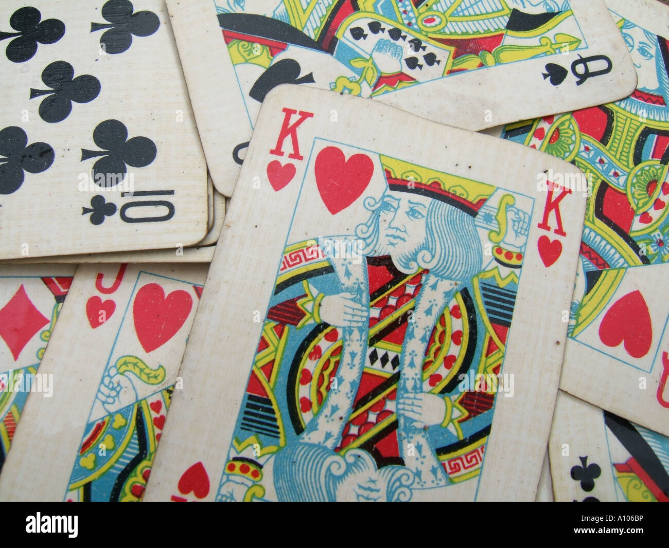 playing cards discarded on wet road Stock Photo - Alamy