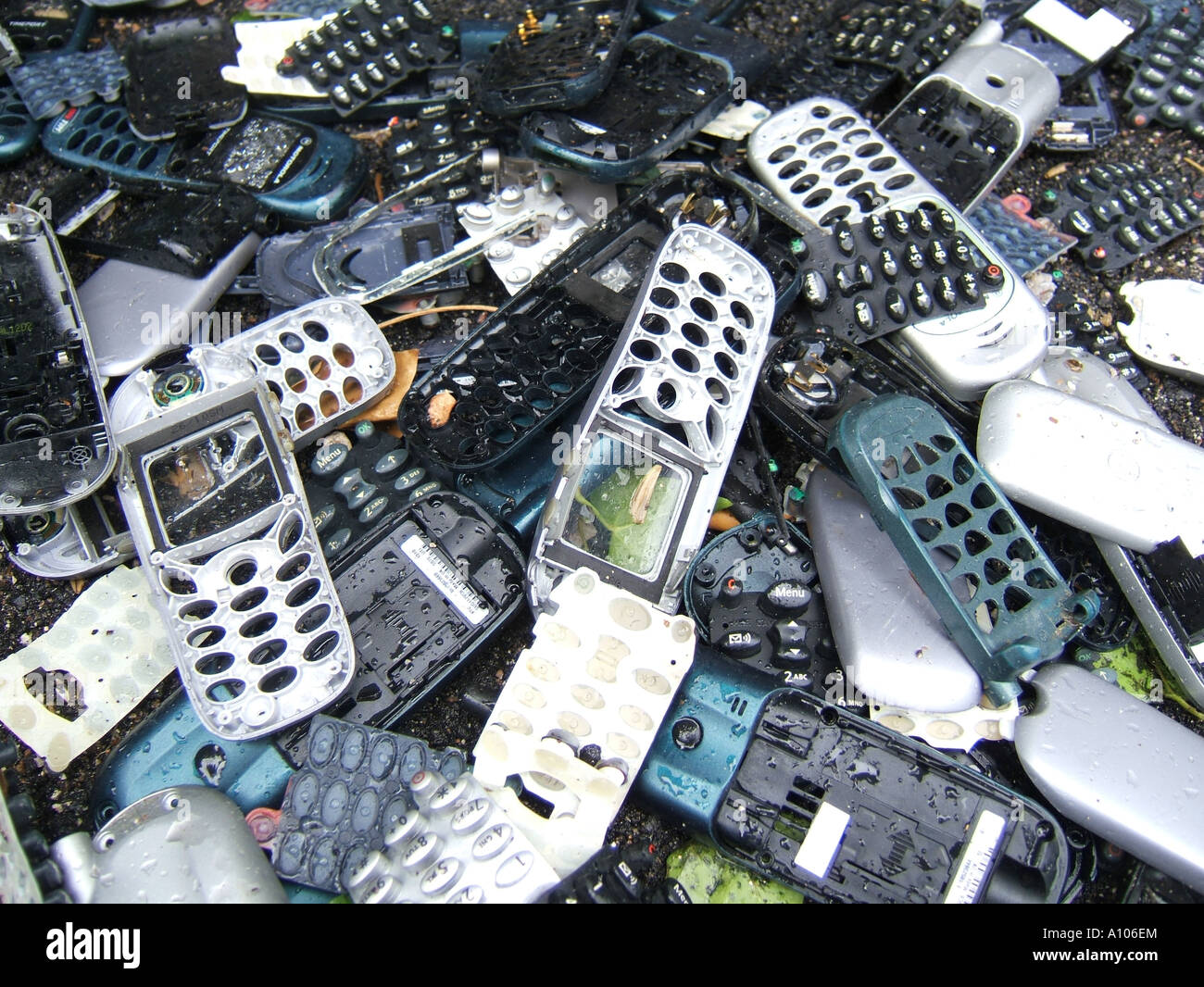 Second hand mobile phones hi-res stock photography and images - Alamy