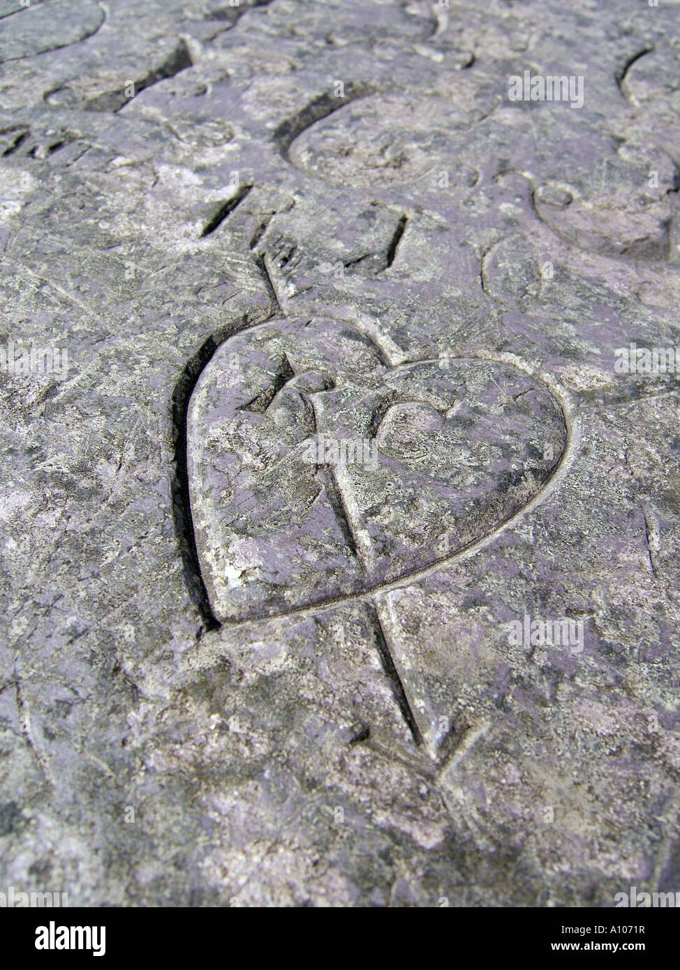 rc carved in heart with arrow on slate wall Stock Photo - Alamy