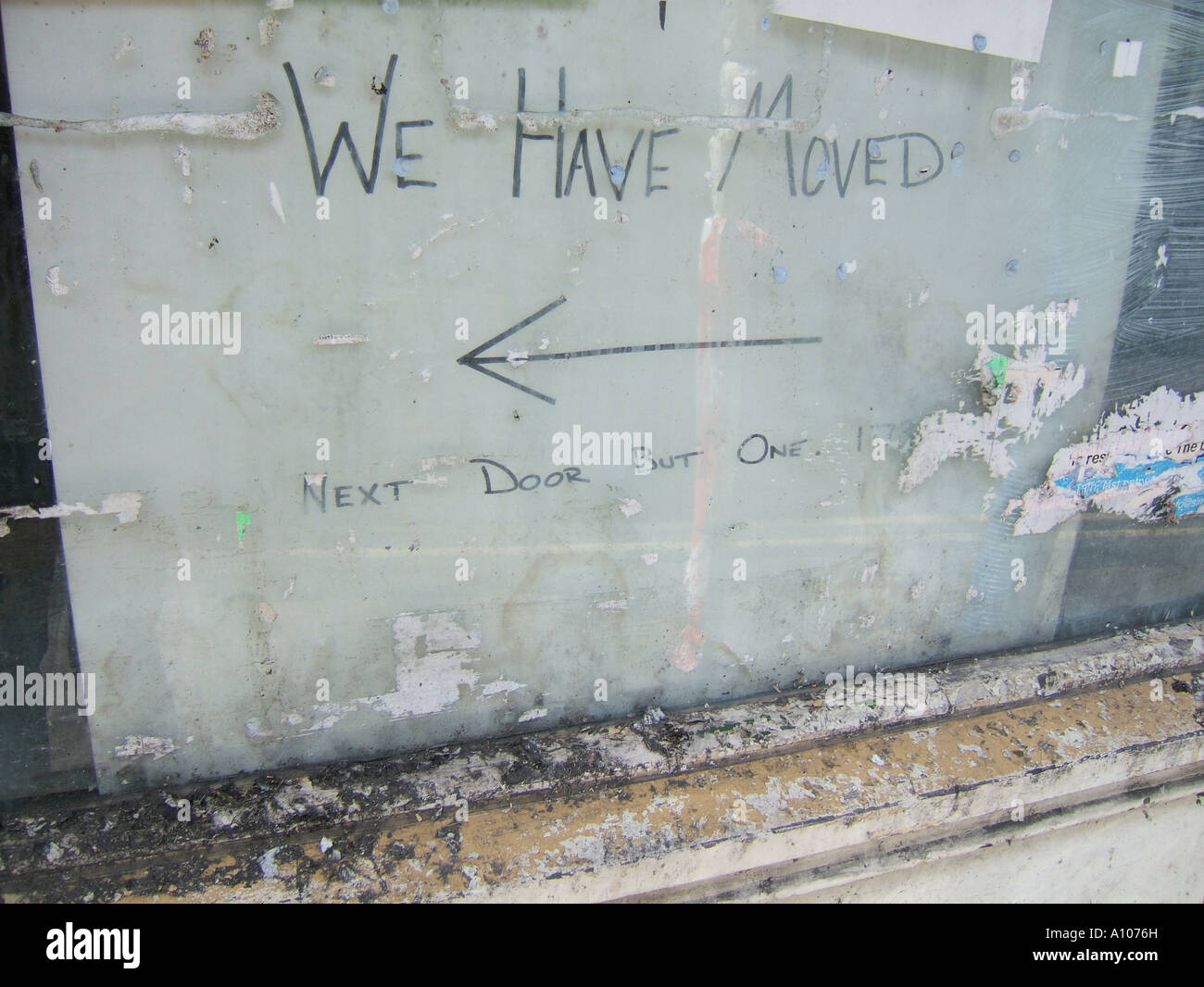 Business relocation notice in shop hi-res stock photography and images ...