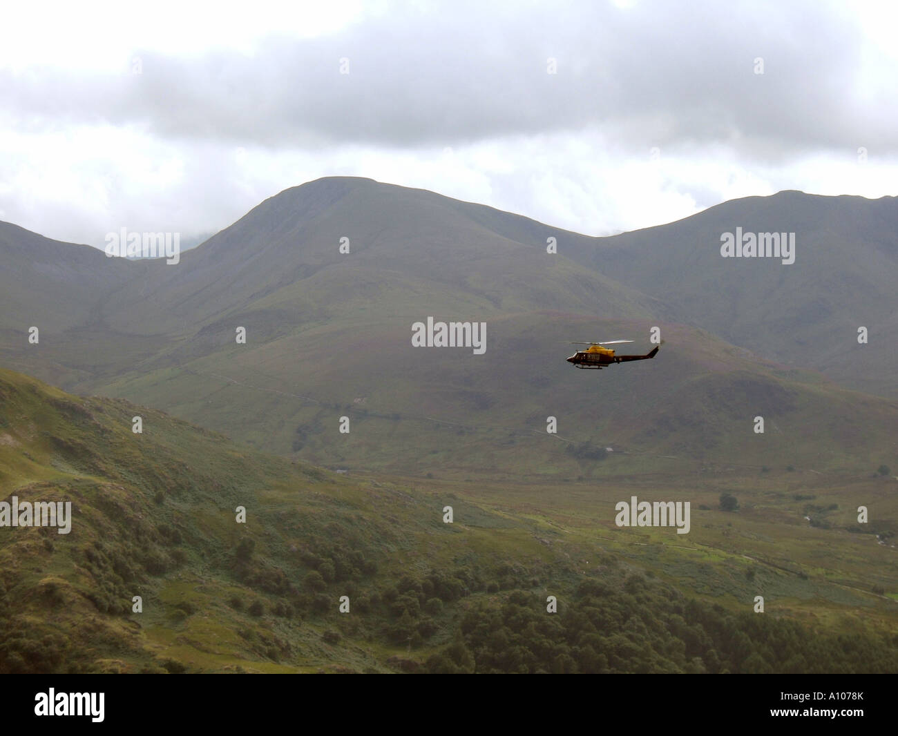 helicopter flying above the snowdonia mountains in north wales Stock ...