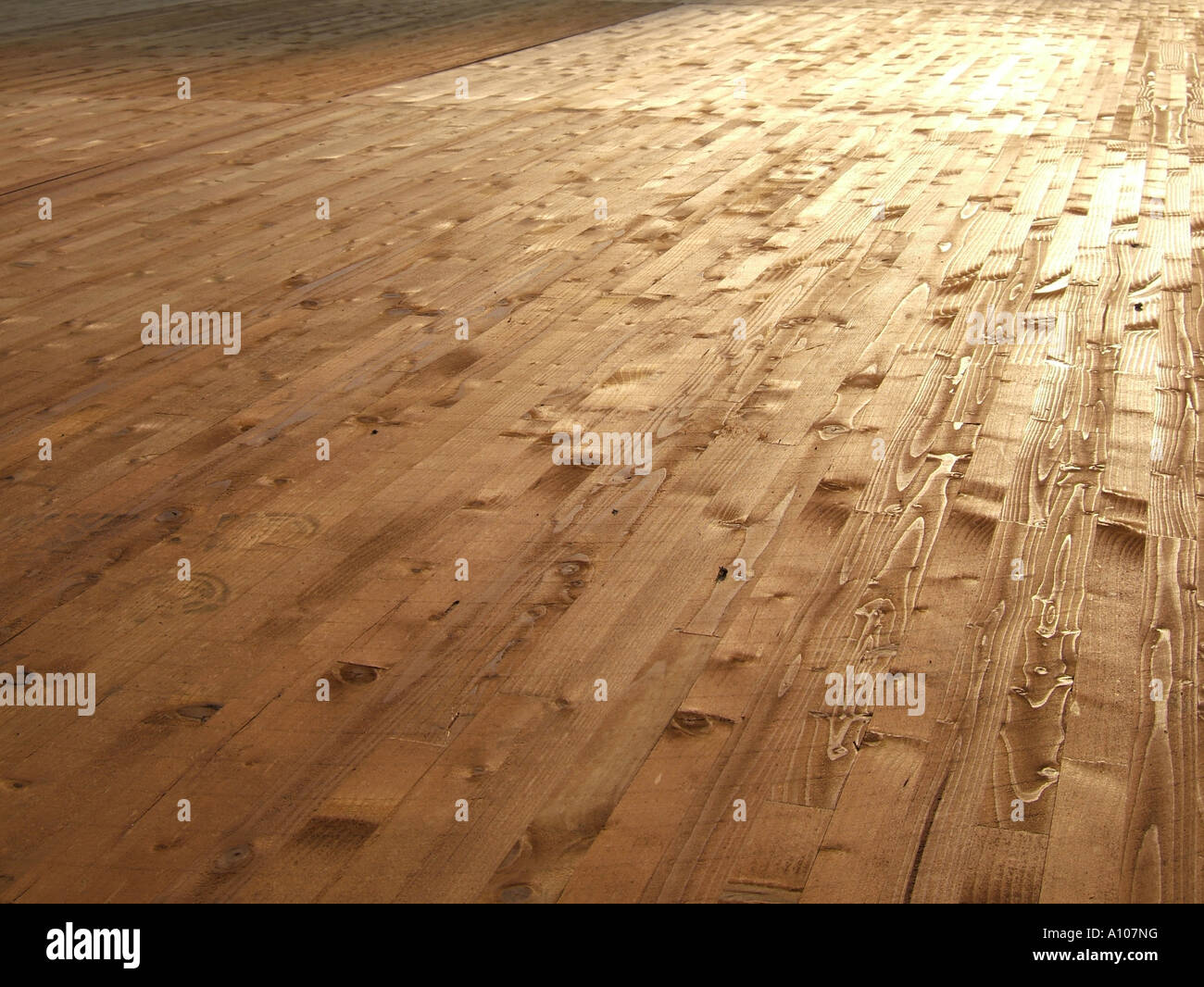 empty wooden floor base foundation under construction Stock Photo - Alamy
