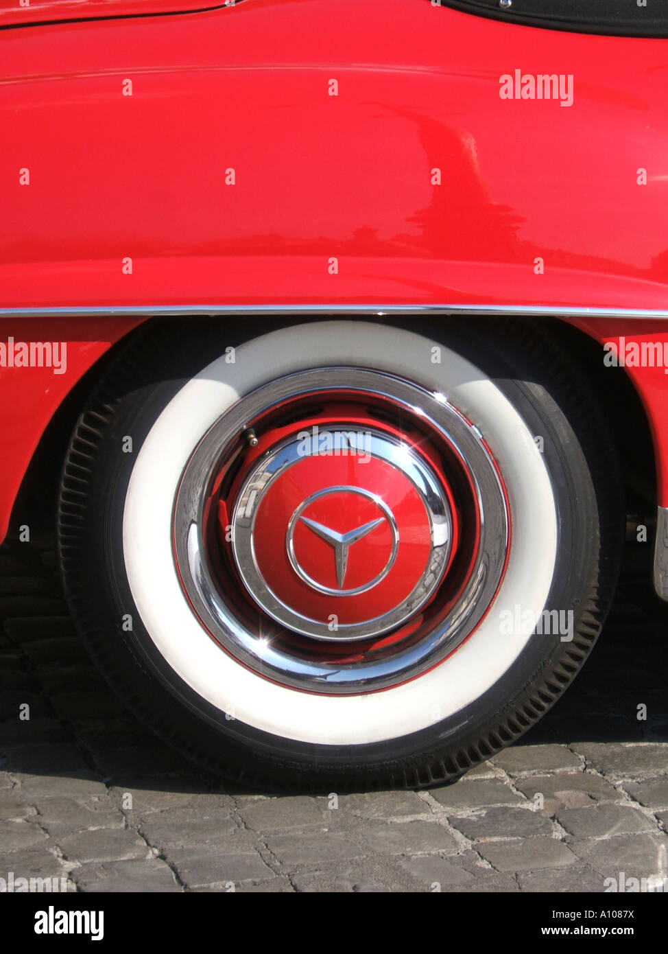 detail of red classic mercedes benz car Stock Photo - Alamy