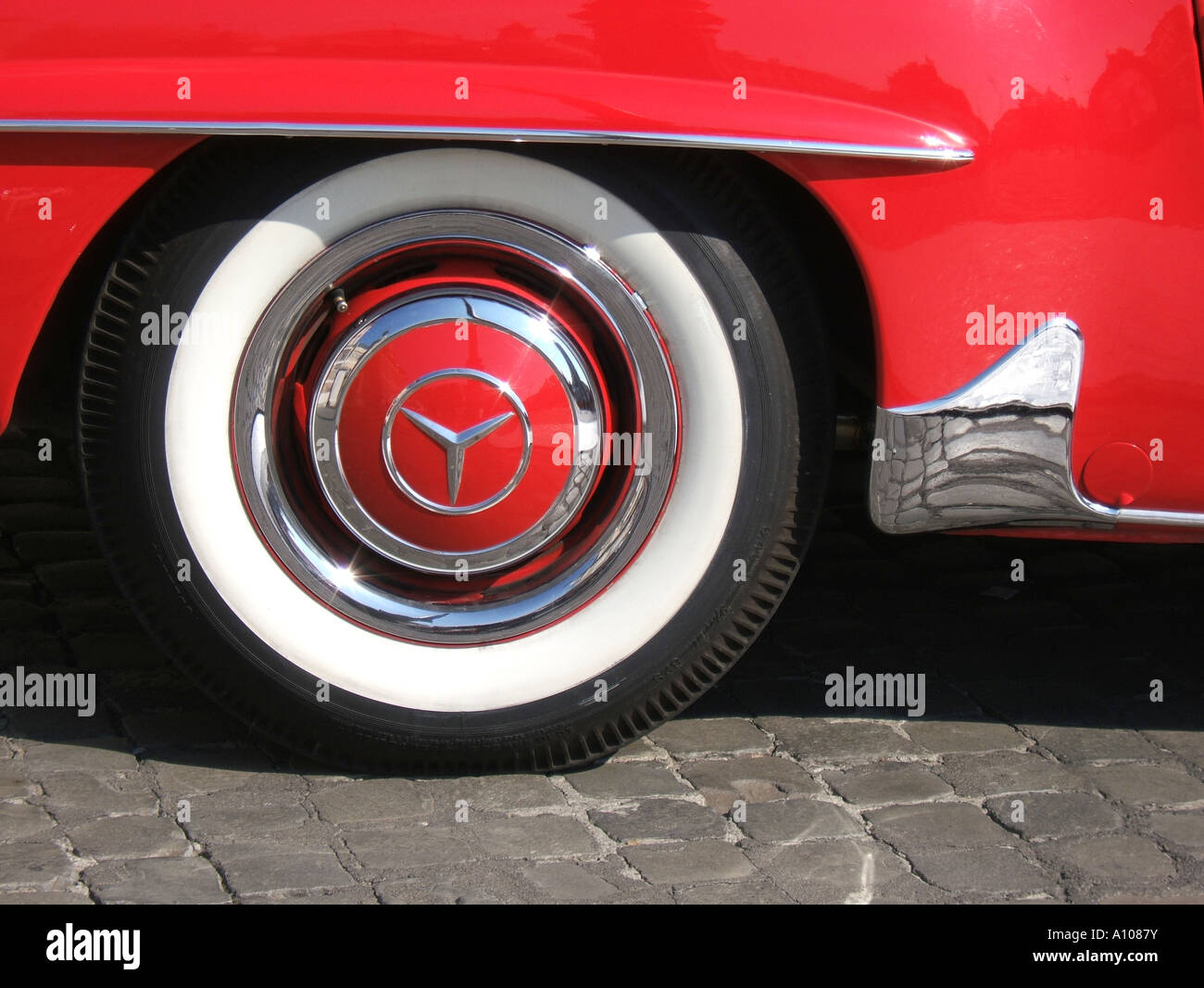 detail of red classic mercedes benz car Stock Photo - Alamy