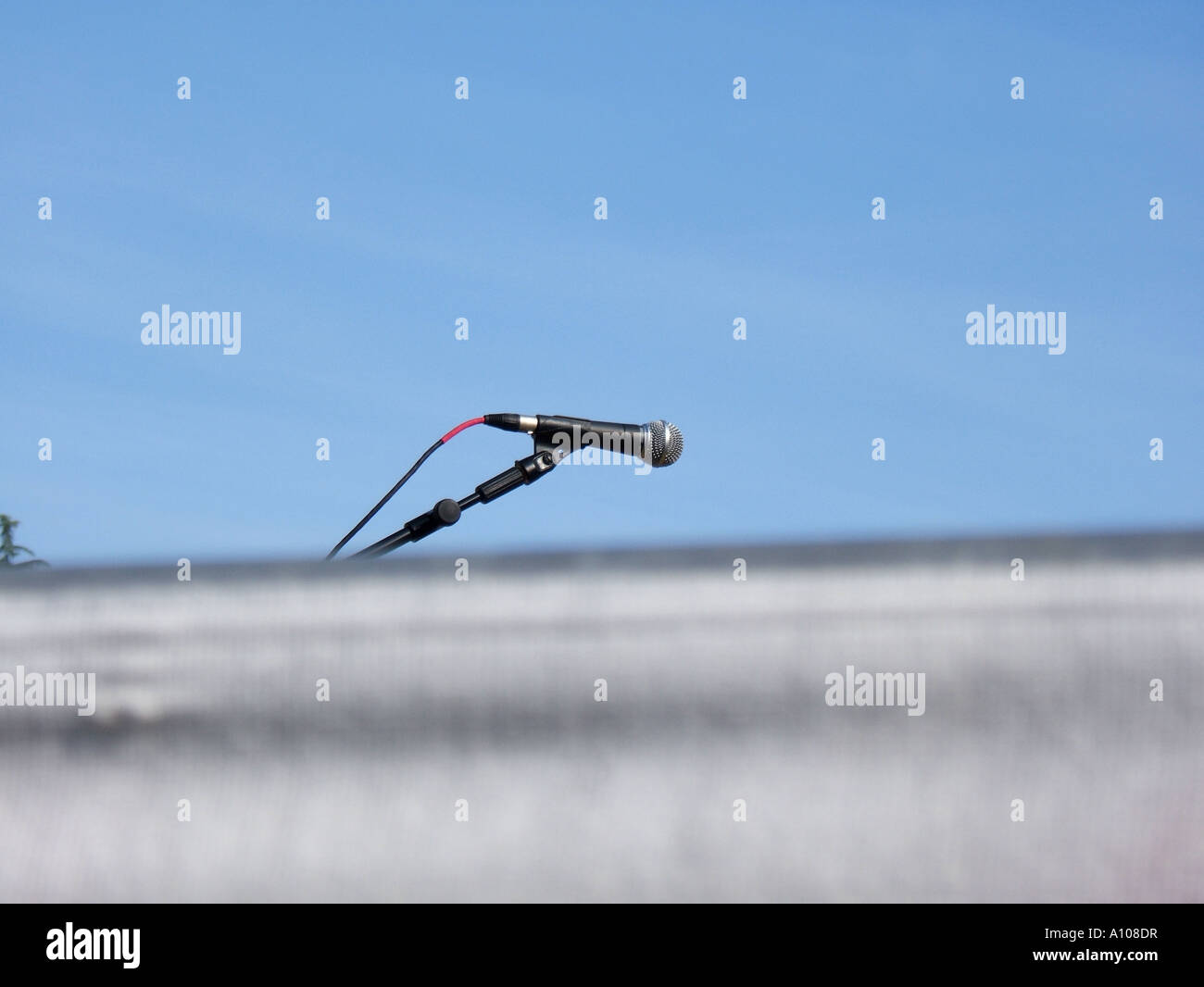Empty stage single microphone hi-res stock photography and images - Alamy
