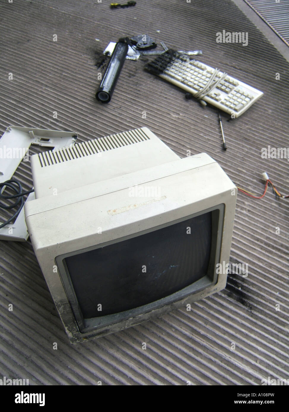 old pc system dumped in street Stock Photo - Alamy