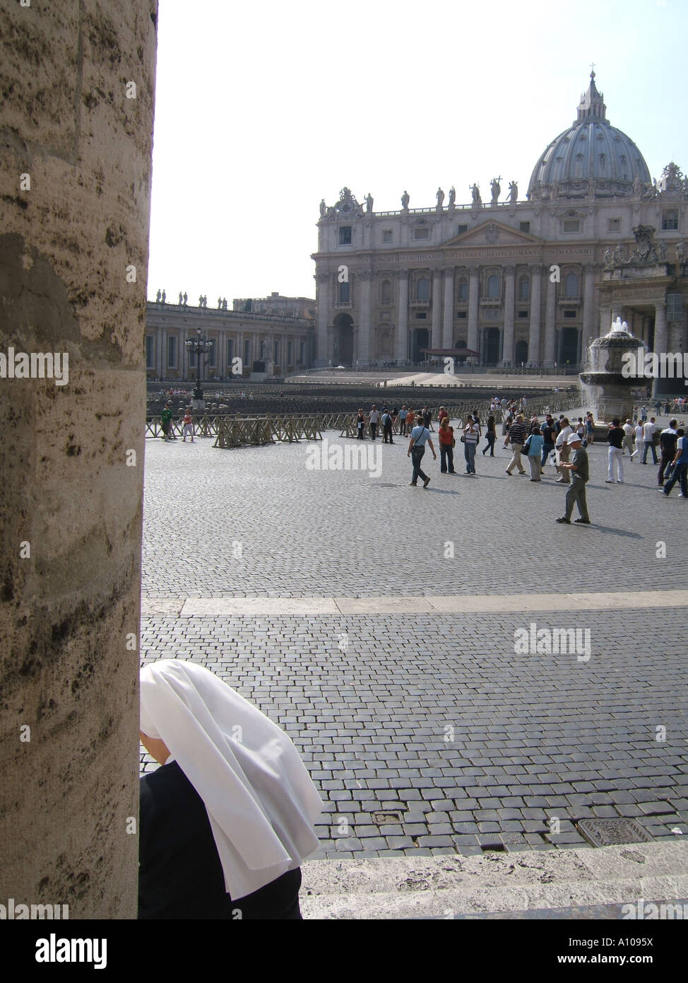 nun at the vatican in rome Stock Photo - Alamy