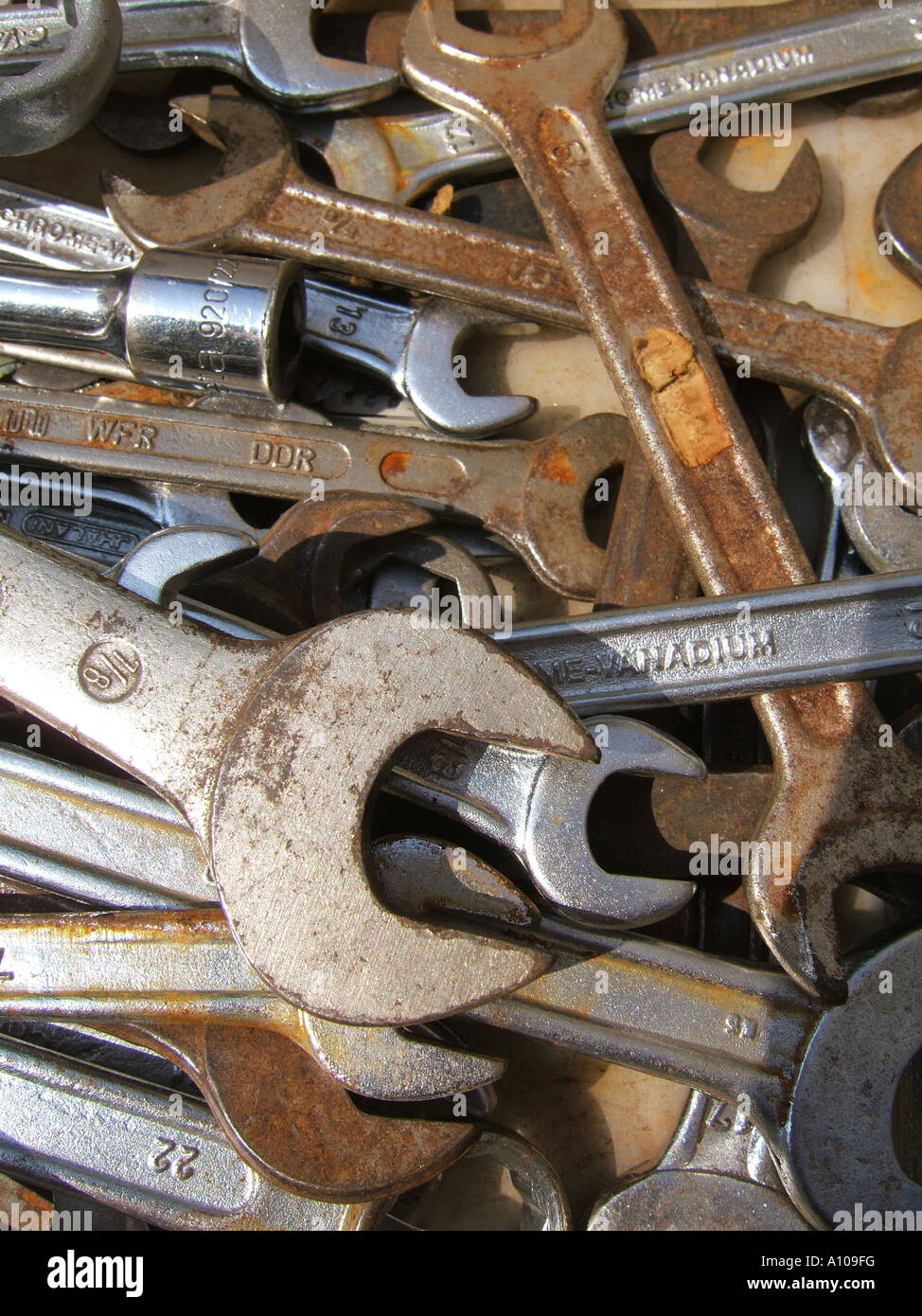 Different size spanners hi-res stock photography and images - Alamy