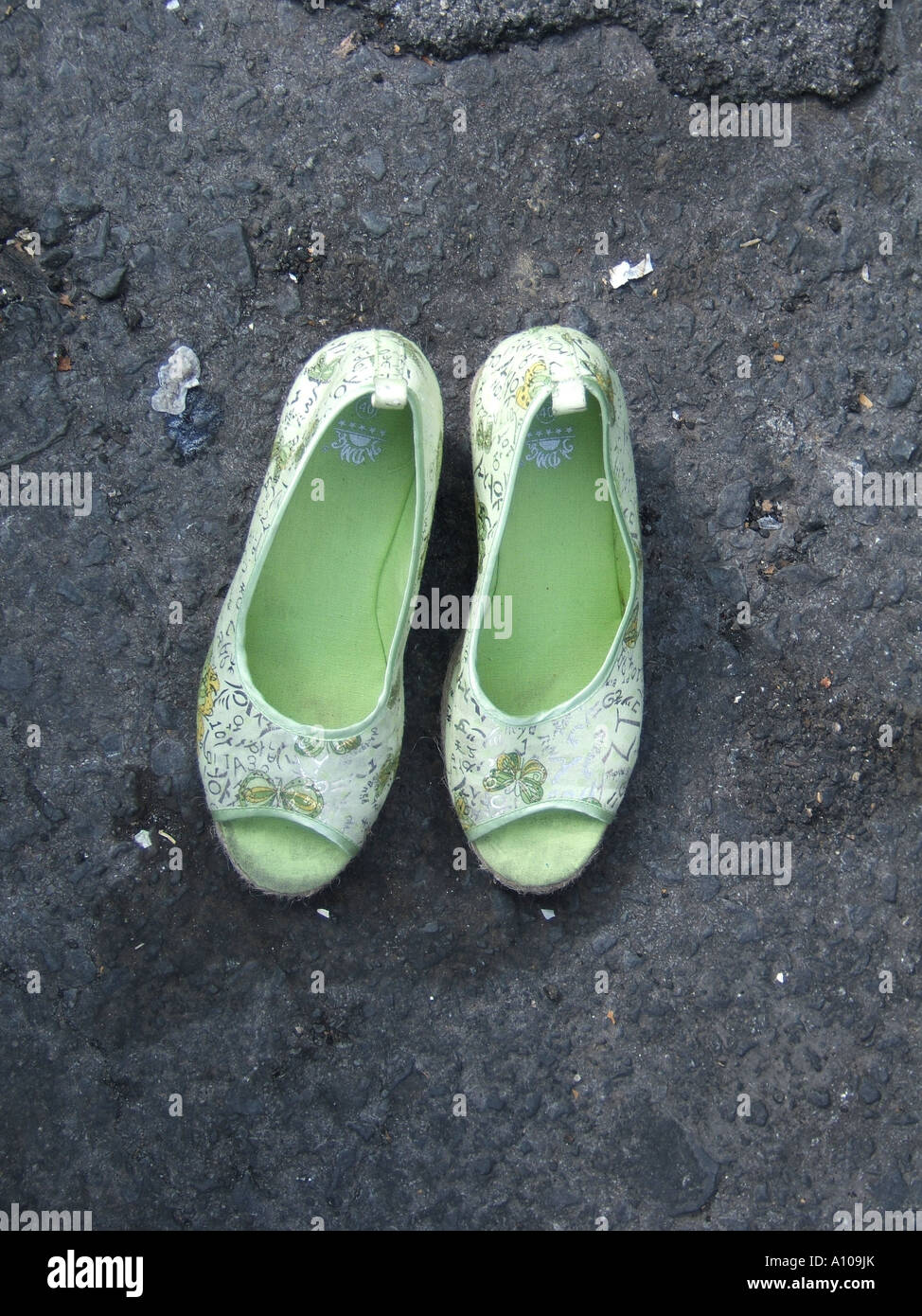 pair of women's shoes left in street Stock Photo - Alamy