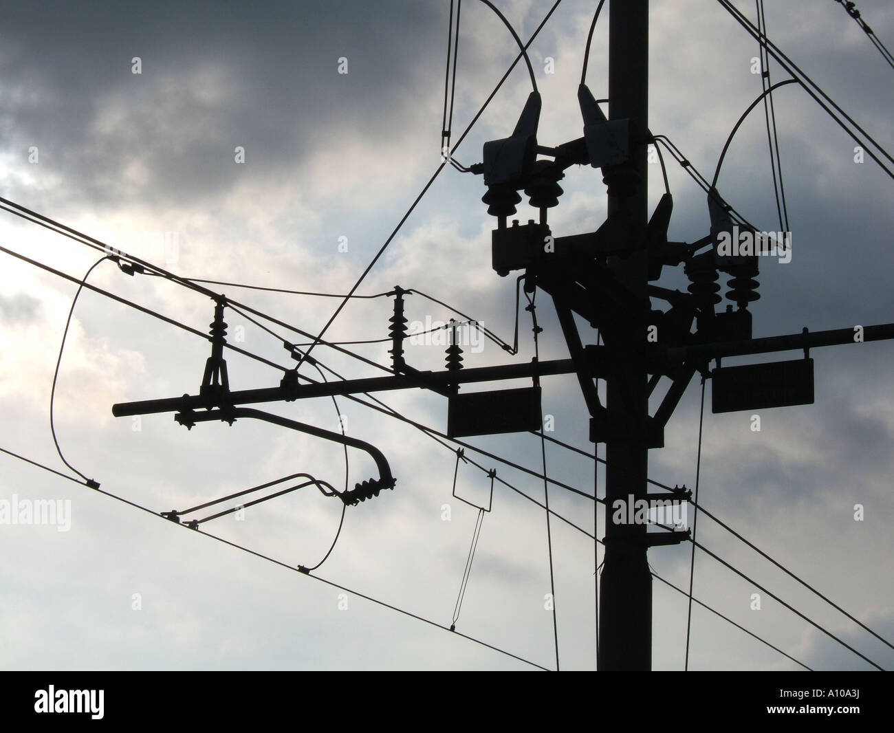 overhead train power lines Stock Photo - Alamy