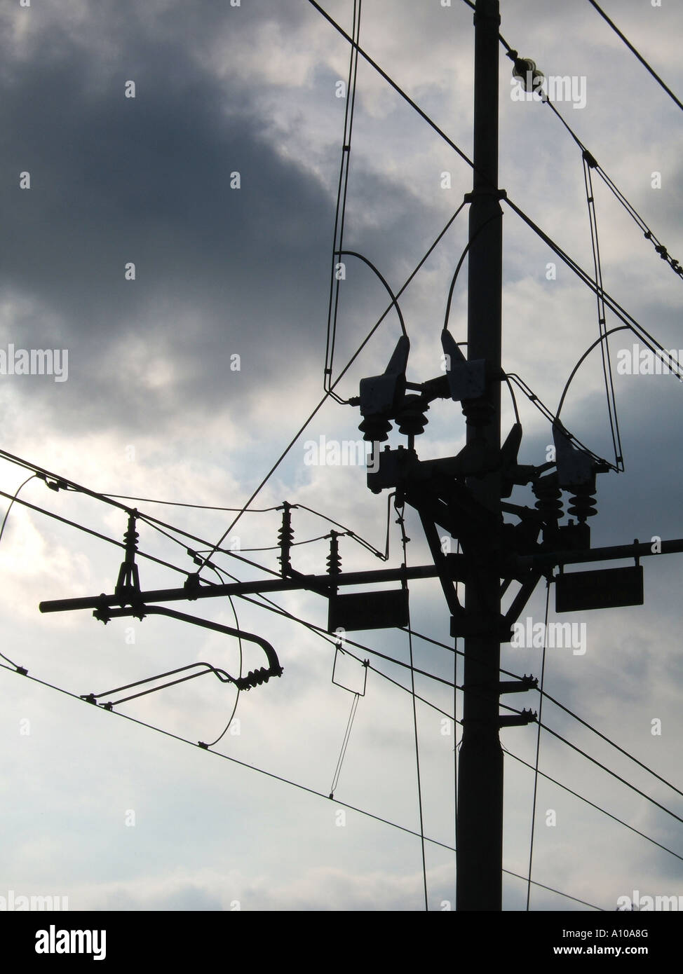 overhead train power lines Stock Photo - Alamy