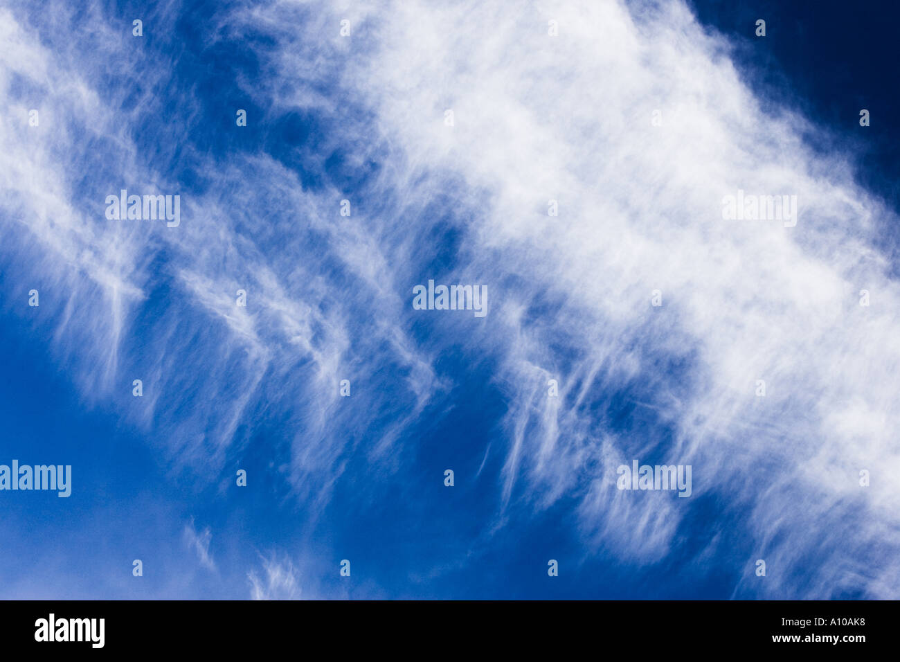 Cirrus cloud formation Stock Photo - Alamy
