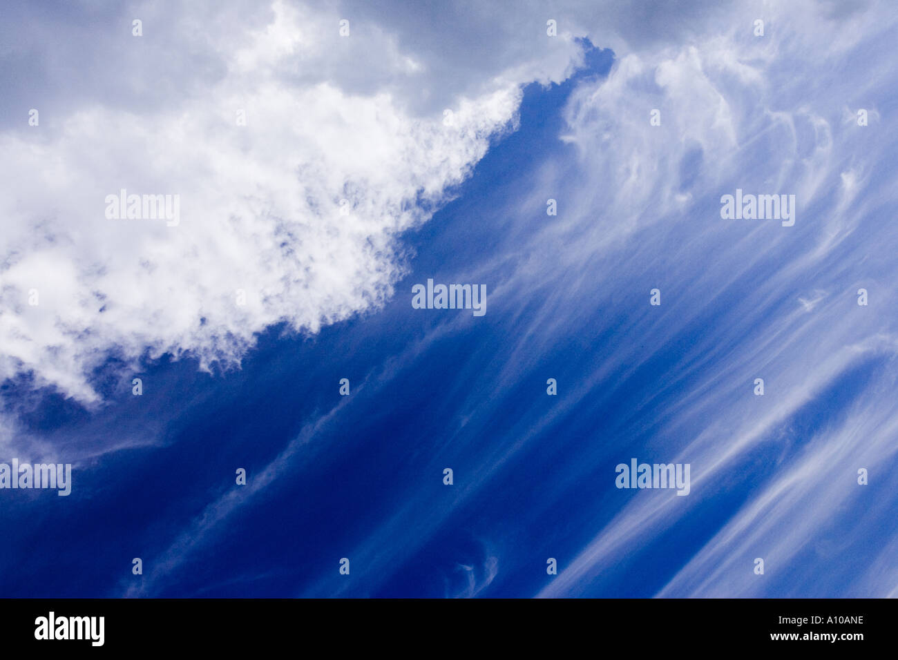 Cirrus cloud formation Stock Photo - Alamy